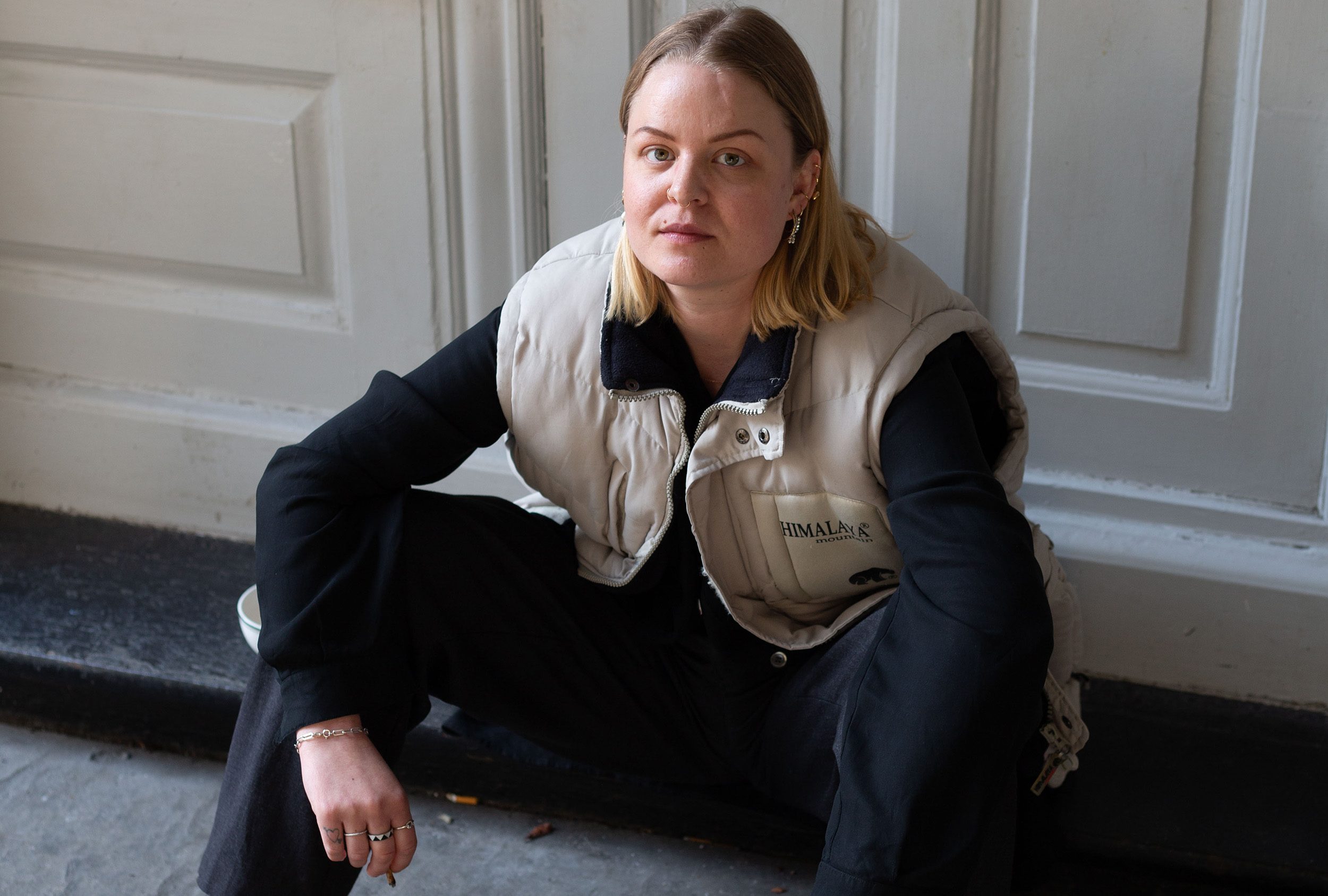 Laura har opgivet drømmen om at blive nogens mor, for hun frygter den ...